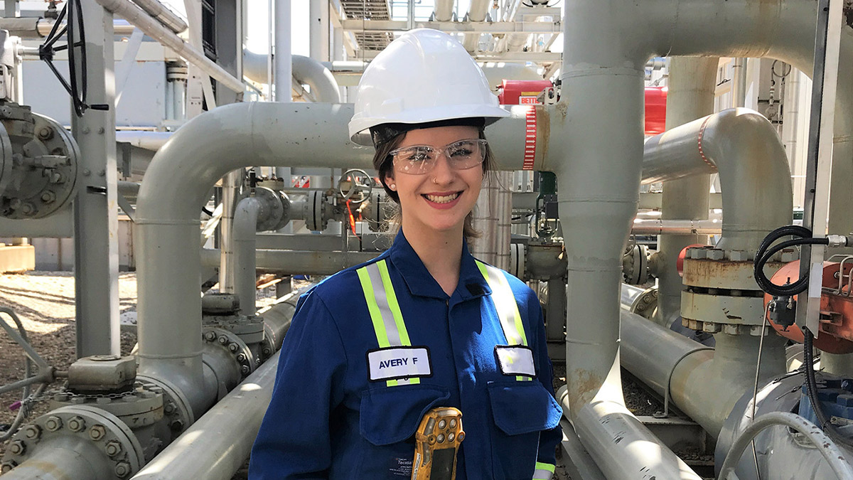 Intern experiences hands-on learning in the field